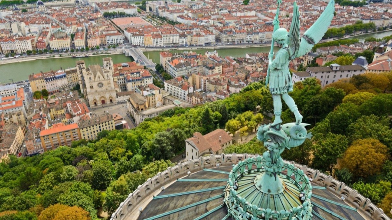 Visite guidée : D'un funiculaire à l'autre, points de vue de la colline ...