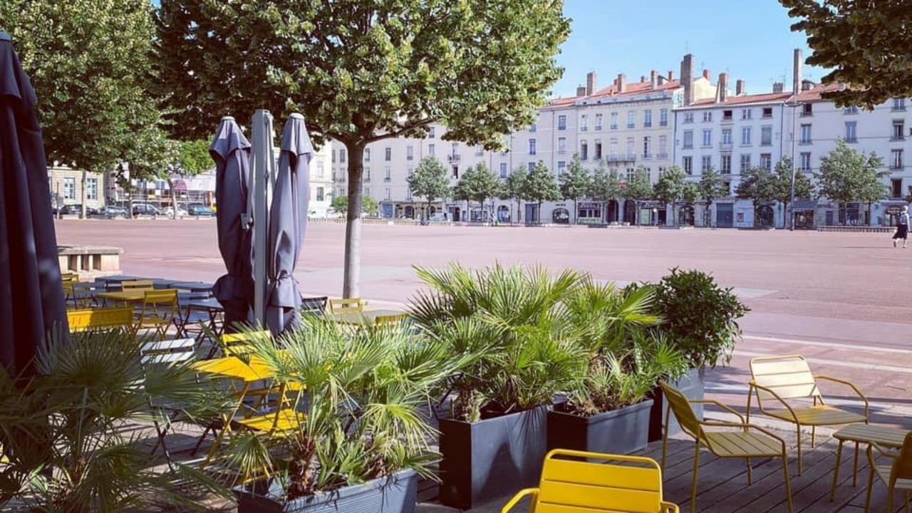 Le Pignouf installe sa plage place Bellecour